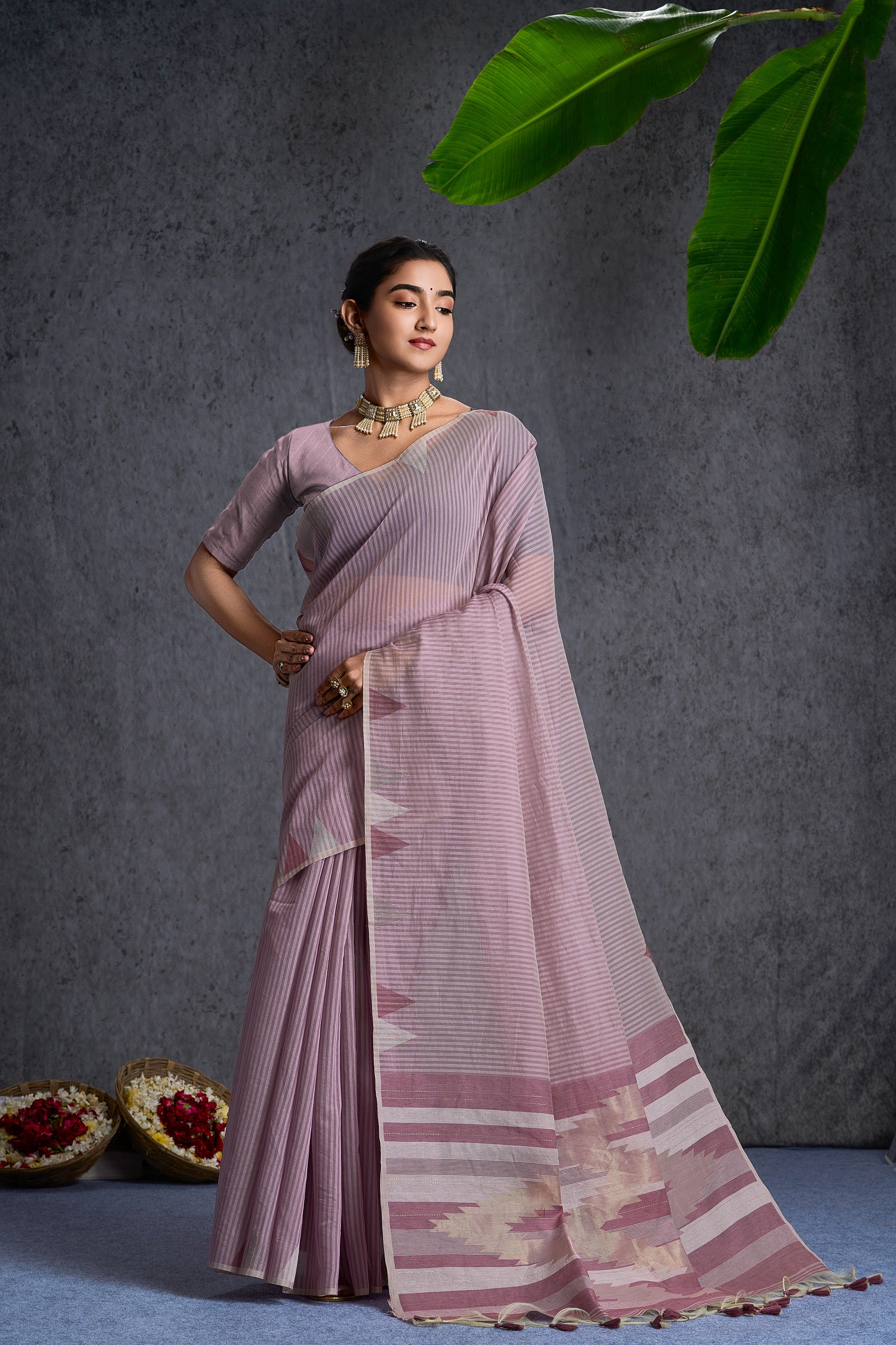 Jamdara Cotton Blend Handloom Effect Bubblegum Cream Saree. – rävya