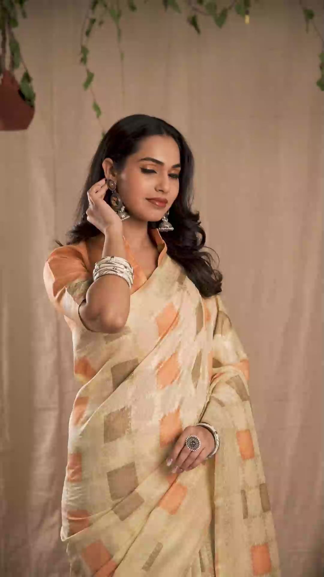 Sarees & Unstitched Top-Dupatta Sets Online | Ravya – rävya